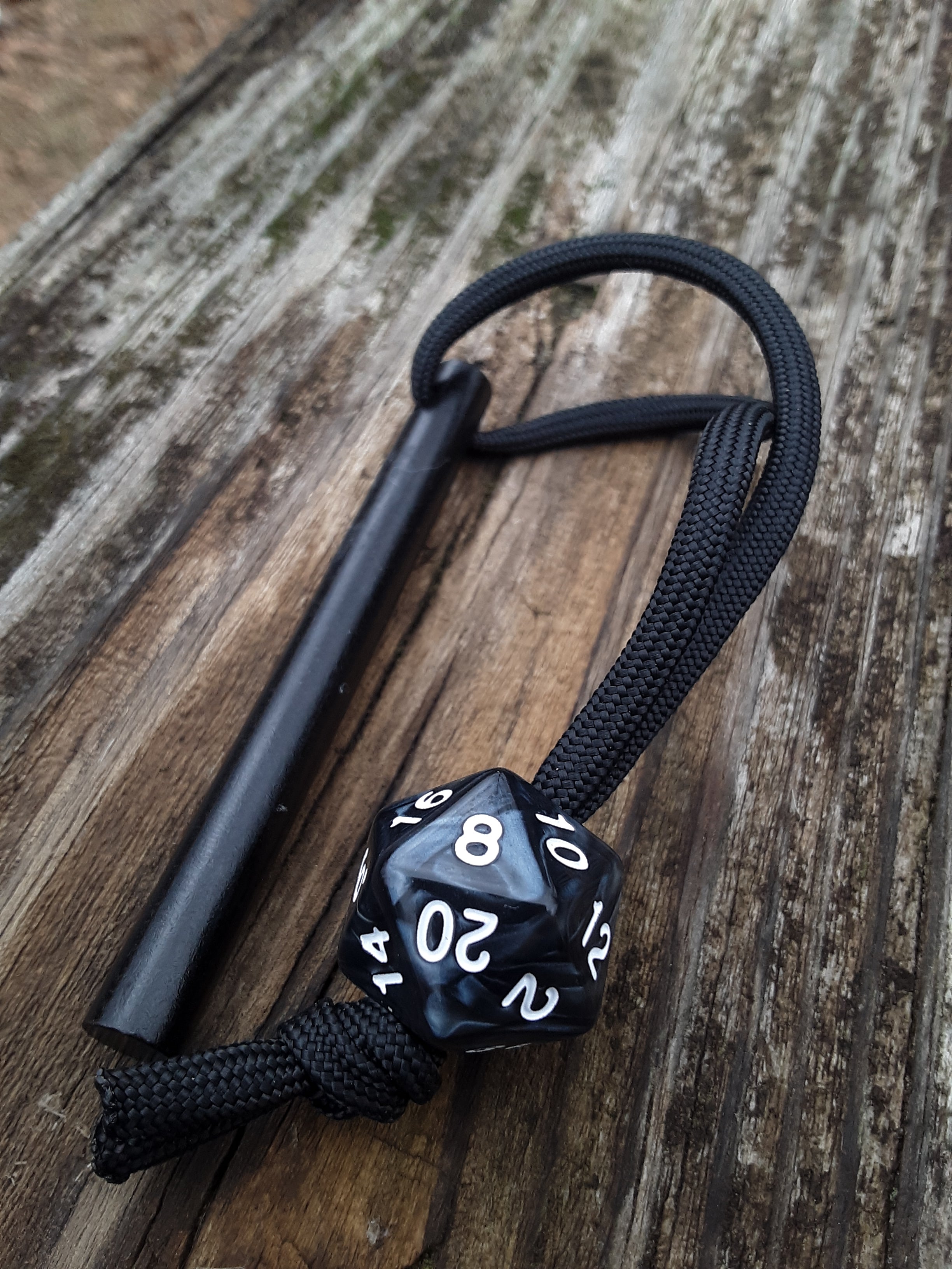 D20 Ferro rod (Rogue edition) – Bushcraft Kelso